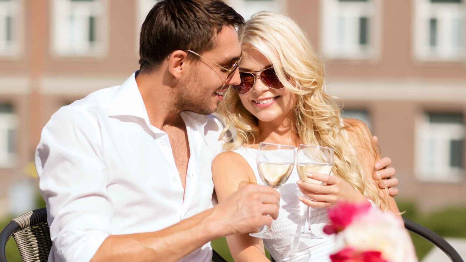 15 Subtle Signs That Prove You're Way More Attractive Than You Ever ...