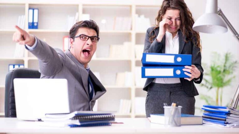 10 Things That Scream 'I'm a Narcissist' (According to Psychologists)